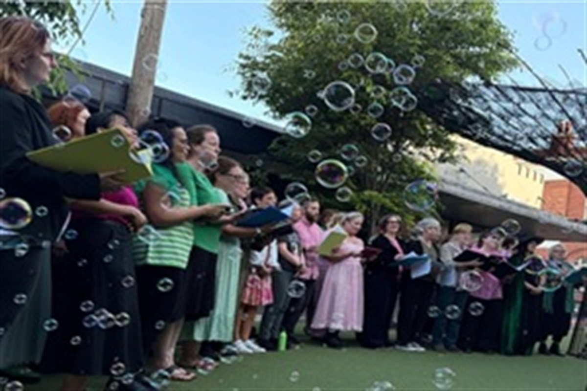 Merry Christmas Busking Yarraville - Maribyrnong City Council